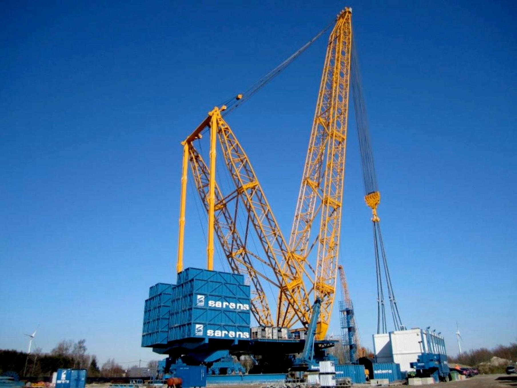 The SGC-120 heavy lift 'crane' capable of lifting 3200 metric tons ...