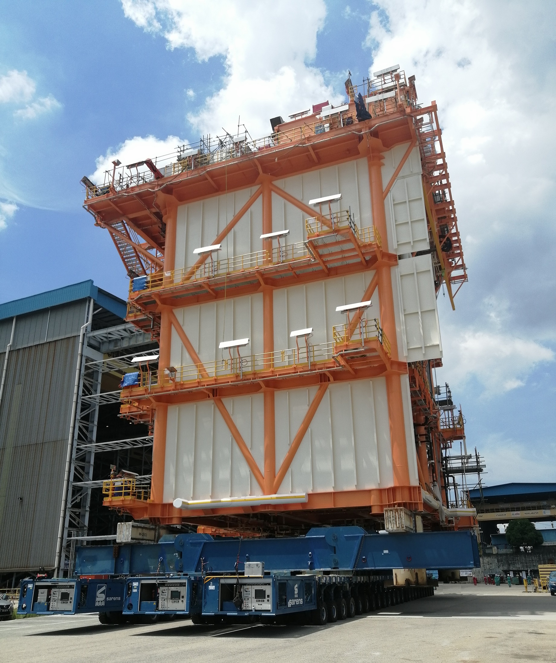 SARENS - Sarens Weighs and Moves Complex Modules in Malaysia