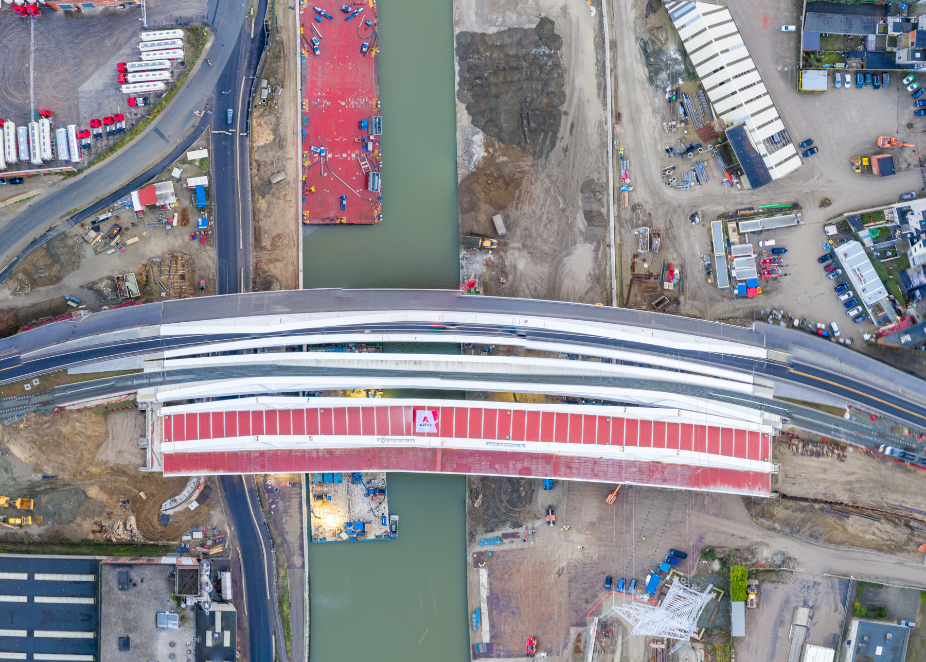 SARENS - Sarens Installs Bridge Sections across the Albert Canal