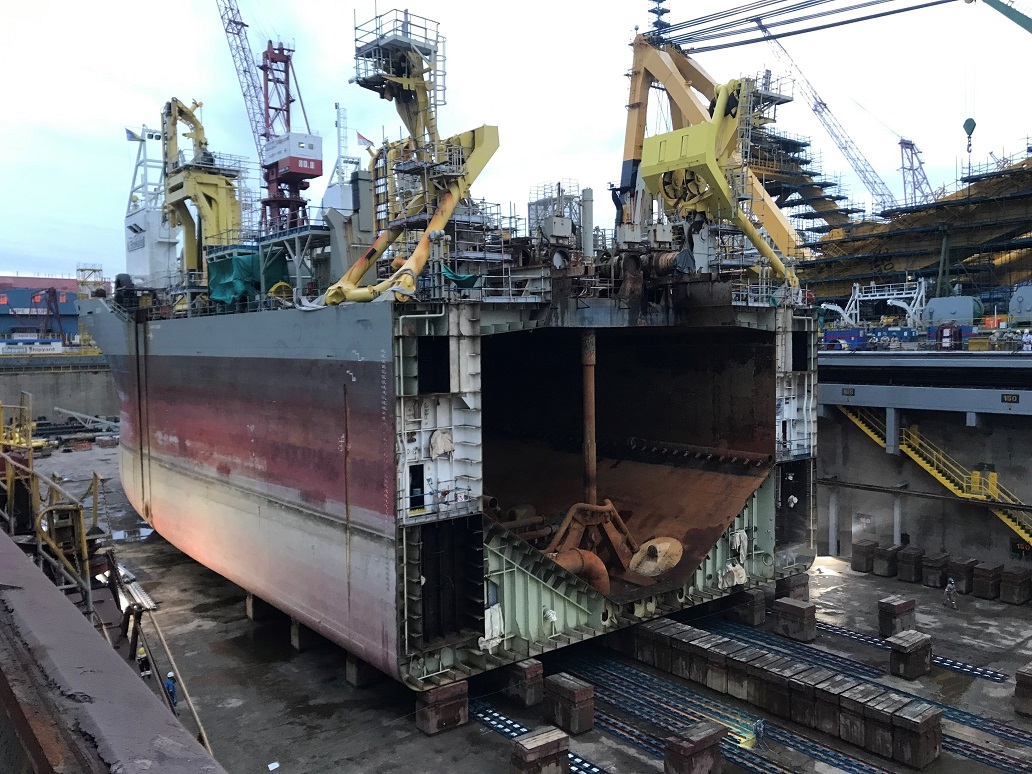 SARENS - Sarens Jacks and Skids A Forward Ship Block in Singapore